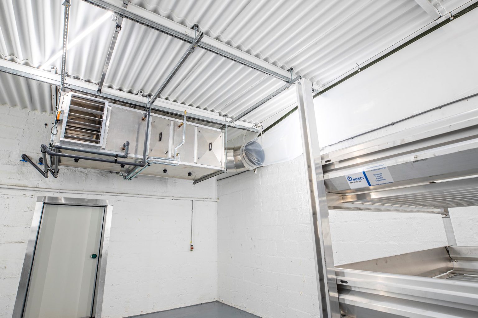 Trays vs ZOEM Racks - Insect School